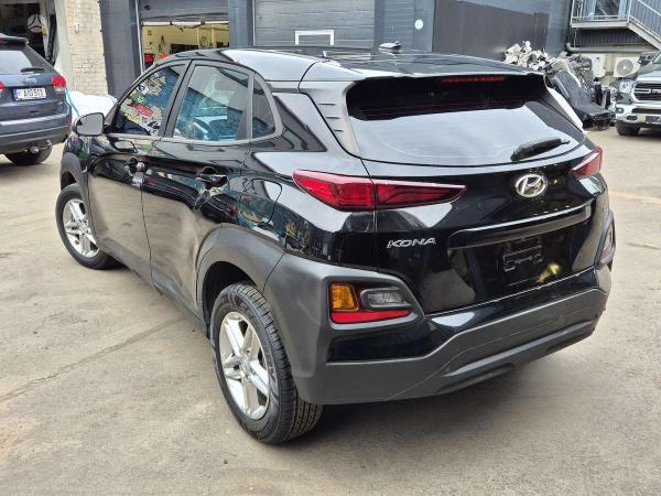 Black Hyundai Kona 2021 in Vilnius, with an engine capacity of 2.00 L and mileage of 111 thousand km for 8600 €, photo 4 on AUTOMOTO.COM.LV