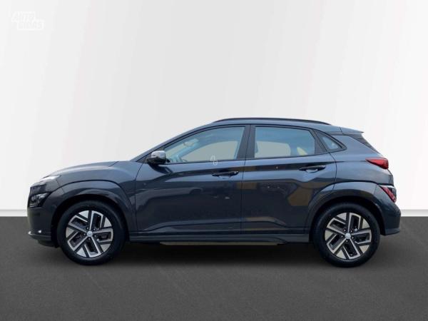 Black Hyundai Kona 2022 in Kaunas, with an engine capacity of 0.00 L and mileage of 24 thousand km for 22287 €, photo 2 on AUTOMOTO.COM.LV