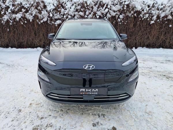 Melns Hyundai Kona 2022 Viļņa, ar dzinēja tilpumu 0.00 L un nobraukumu 28 tūkst. km par 16949 €, foto 2 vietnē AUTOMOTO.COM.LV