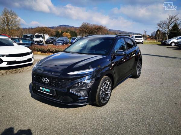 Black Hyundai Kona 2022 in Kaunas, with an engine capacity of 1.60 L and mileage of 11 thousand km for 30537 €, photo 2 on AUTOMOTO.COM.LV