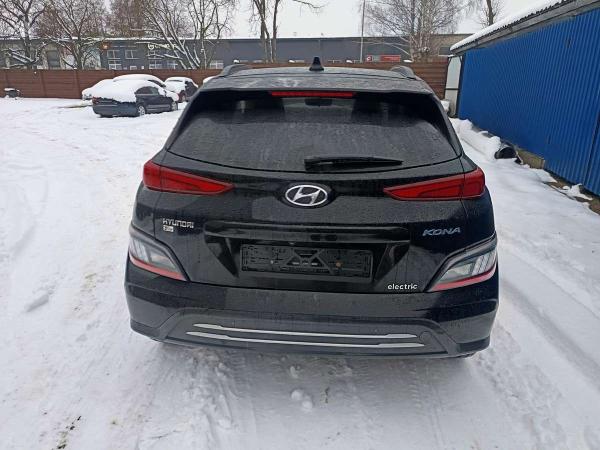 Black Hyundai Kona 2022 in Marijampole, with an engine capacity of 0.00 L and mileage of 68 thousand km for 13999 €, photo 4 on AUTOMOTO.COM.LV
