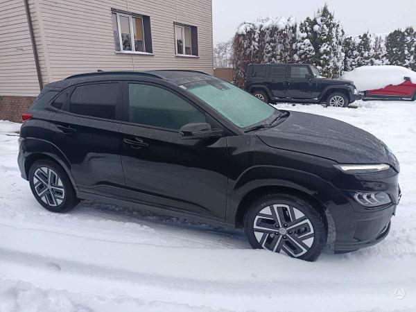 Black Hyundai Kona 2022 in Marijampole, with an engine capacity of 0.00 L and mileage of 68 thousand km for 13999 €, photo 6 on AUTOMOTO.COM.LV
