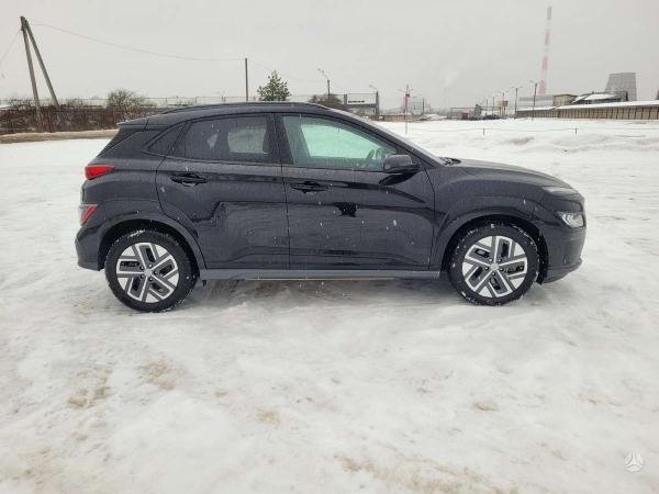 Black Hyundai Kona 2022 in Vilnius, with an engine capacity of 0.00 L and mileage of 38 thousand km for 15700 €, photo 9 on AUTOMOTO.COM.LV