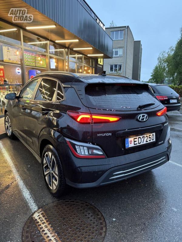 Black Hyundai Kona 2022 in Kaunas, with an engine capacity of 0.00 L and mileage of 81 thousand km for 20500 €, photo 4 on AUTOMOTO.COM.LV