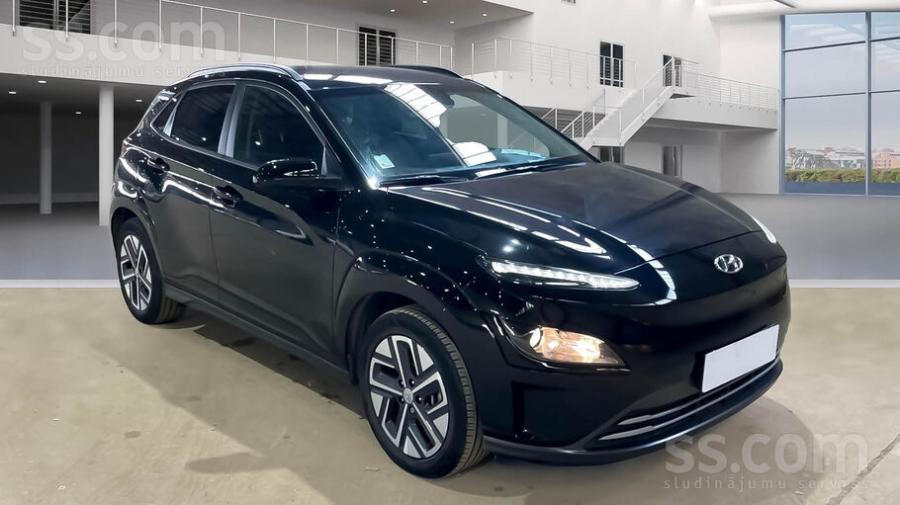 Black Hyundai Kona 2022 in Riga, with an engine capacity of 0.00 L and mileage of 55 thousand km for 18888 €, photo 3 on AUTOMOTO.COM.LV