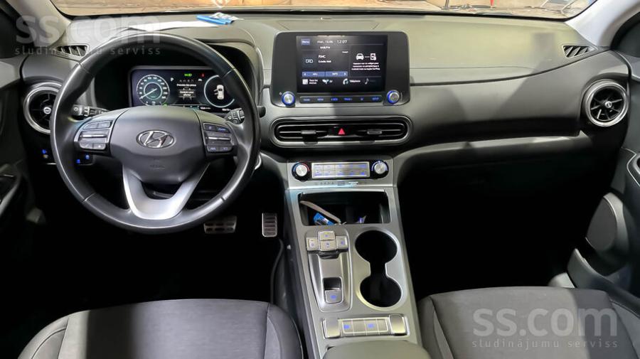 Black Hyundai Kona 2022 in Riga, with an engine capacity of 0.00 L and mileage of 55 thousand km for 18888 €, photo 6 on AUTOMOTO.COM.LV