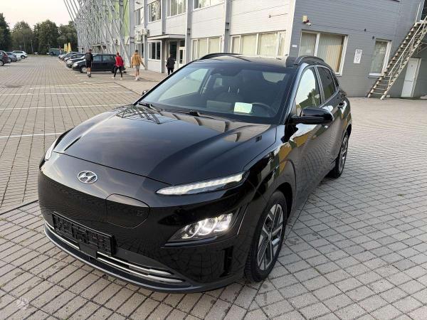 Black Hyundai Kona 2022 in Marijampole, with an engine capacity of 0.00 L and mileage of 126 thousand km for 22500 €, photo 2 on AUTOMOTO.COM.LV