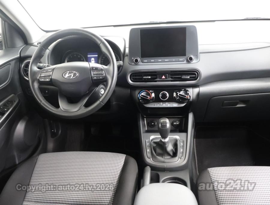 Black Hyundai Kona 2022 in Tallinn, with an engine capacity of 1.00 L and mileage of 36 thousand km for 14900 €, photo 8 on AUTOMOTO.COM.LV