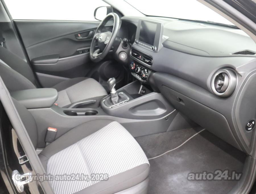 Black Hyundai Kona 2022 in Tallinn, with an engine capacity of 1.00 L and mileage of 36 thousand km for 14900 €, photo 10 on AUTOMOTO.COM.LV