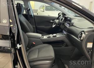 Black Hyundai Kona 2022 in Riga, with an engine capacity of 1.60 L and mileage of 0 thousand km for 17950 €, photo 8 on AUTOMOTO.COM.LV