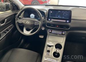 Black Hyundai Kona 2022 in Riga, with an engine capacity of 1.60 L and mileage of 0 thousand km for 17950 €, photo 9 on AUTOMOTO.COM.LV