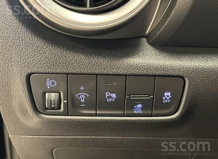 Black Hyundai Kona 2022 in Riga, with an engine capacity of 1.60 L and mileage of 0 thousand km for 17950 €, photo 13 on AUTOMOTO.COM.LV