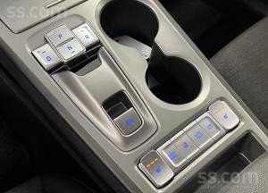 Black Hyundai Kona 2022 in Riga, with an engine capacity of 1.60 L and mileage of 0 thousand km for 17950 €, photo 14 on AUTOMOTO.COM.LV