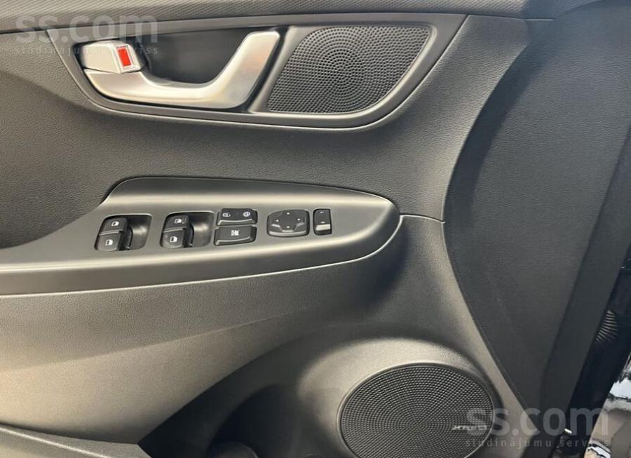 Black Hyundai Kona 2022 in Riga, with an engine capacity of 1.60 L and mileage of 0 thousand km for 17950 €, photo 20 on AUTOMOTO.COM.LV