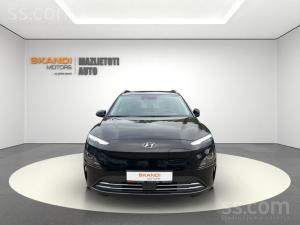 Black Hyundai Kona 2022 in Riga, with an engine capacity of 0.00 L and mileage of 26 thousand km for 20990 €, photo 3 on AUTOMOTO.COM.LV