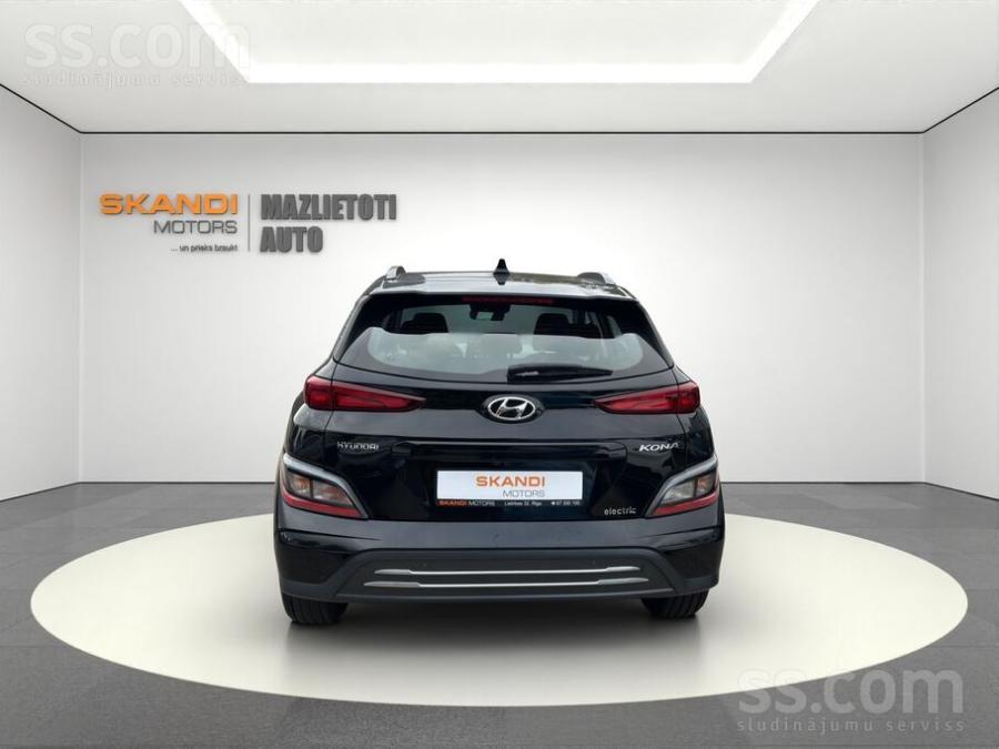 Black Hyundai Kona 2022 in Riga, with an engine capacity of 0.00 L and mileage of 26 thousand km for 20990 €, photo 6 on AUTOMOTO.COM.LV