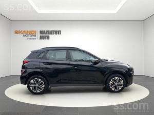 Black Hyundai Kona 2022 in Riga, with an engine capacity of 0.00 L and mileage of 26 thousand km for 20990 €, photo 8 on AUTOMOTO.COM.LV