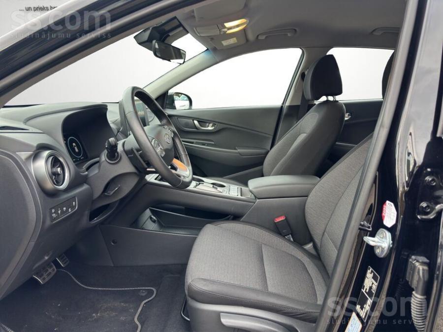 Black Hyundai Kona 2022 in Riga, with an engine capacity of 0.00 L and mileage of 26 thousand km for 20990 €, photo 11 on AUTOMOTO.COM.LV