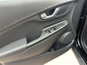 Black Hyundai Kona 2022 in Riga, with an engine capacity of 0.00 L and mileage of 26 thousand km for 20990 €, photo 14 on AUTOMOTO.COM.LV