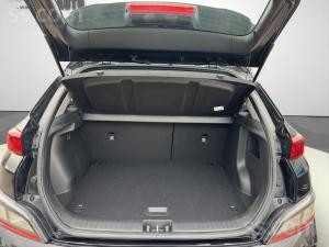 Black Hyundai Kona 2022 in Riga, with an engine capacity of 0.00 L and mileage of 26 thousand km for 20990 €, photo 20 on AUTOMOTO.COM.LV