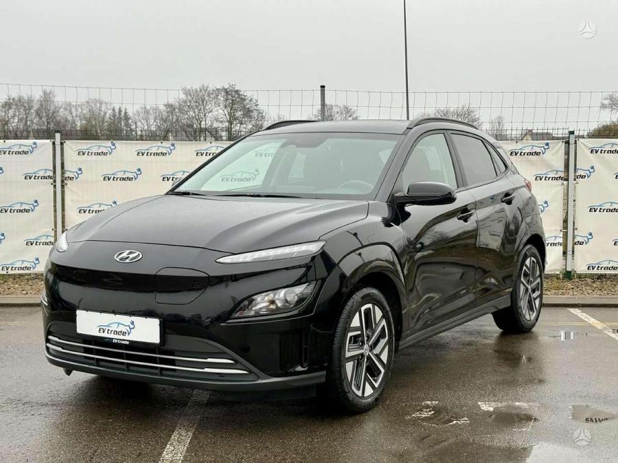 Black Hyundai Kona 2023 in Vilnius, with an engine capacity of 0.00 L and mileage of 43 thousand km for 17300 €, photo 1 on AUTOMOTO.COM.LV
