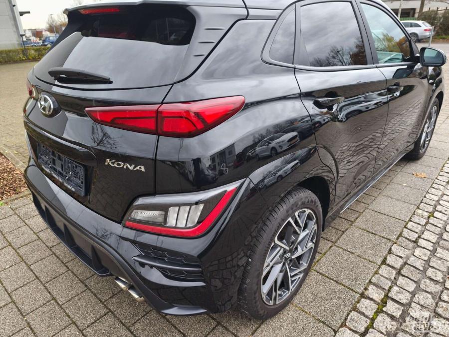 Black Hyundai Kona 2023 in Kaunas, with an engine capacity of 1.00 L and mileage of 11 thousand km for 23945 €, photo 2 on AUTOMOTO.COM.LV