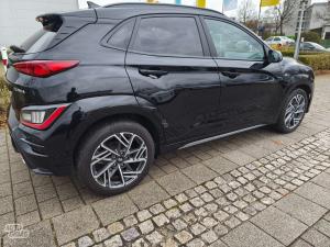 Black Hyundai Kona 2023 in Kaunas, with an engine capacity of 1.00 L and mileage of 11 thousand km for 23945 €, photo 7 on AUTOMOTO.COM.LV
