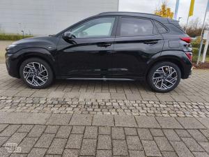 Black Hyundai Kona 2023 in Kaunas, with an engine capacity of 1.00 L and mileage of 11 thousand km for 23945 €, photo 11 on AUTOMOTO.COM.LV