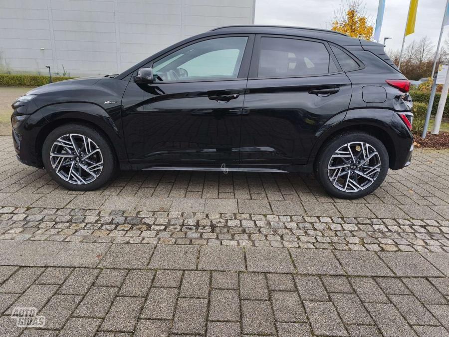 Black Hyundai Kona 2023 in Kaunas, with an engine capacity of 1.00 L and mileage of 11 thousand km for 23945 €, photo 11 on AUTOMOTO.COM.LV