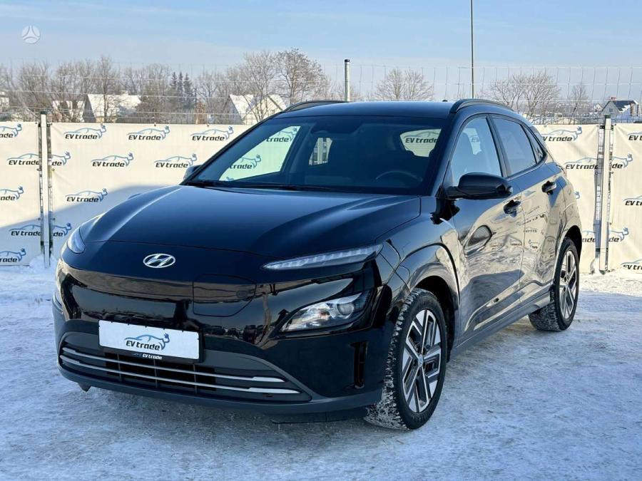 Black Hyundai Kona 2023 in Vilnius, with an engine capacity of 0.00 L and mileage of 44 thousand km for 17300 €, photo 1 on AUTOMOTO.COM.LV