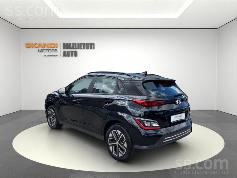 Melns Hyundai Kona 2023 Rīga, ar dzinēja tilpumu 1.00 L un nobraukumu 21 tūkst. km par 20990 €, foto 5 vietnē AUTOMOTO.COM.LV