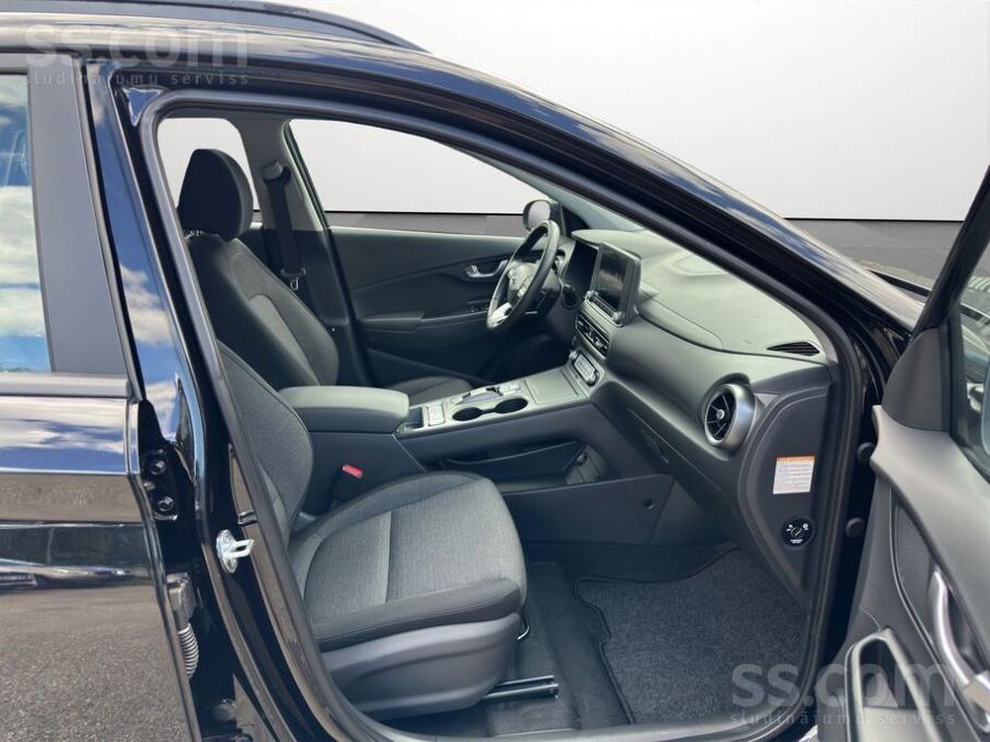 Melns Hyundai Kona 2023 Rīga, ar dzinēja tilpumu 1.00 L un nobraukumu 21 tūkst. km par 20990 €, foto 18 vietnē AUTOMOTO.COM.LV
