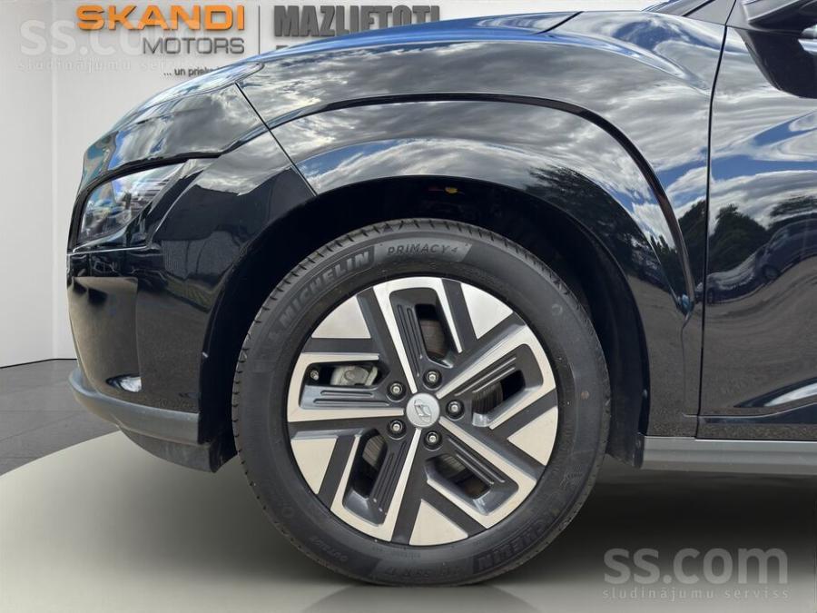 Melns Hyundai Kona 2023 Rīga, ar dzinēja tilpumu 1.00 L un nobraukumu 21 tūkst. km par 20990 €, foto 20 vietnē AUTOMOTO.COM.LV