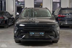 Black Hyundai Kona 2024 in Marijampole, with an engine capacity of 0.00 L and mileage of 17 thousand km for 34950 €, photo 2 on AUTOMOTO.COM.LV