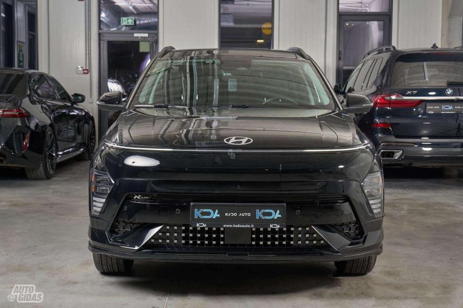 Black Hyundai Kona 2024 in Marijampole, with an engine capacity of 0.00 L and mileage of 17 thousand km for 34950 €, photo 2 on AUTOMOTO.COM.LV