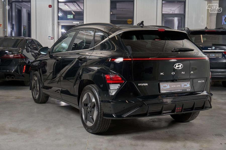 Black Hyundai Kona 2024 in Marijampole, with an engine capacity of 0.00 L and mileage of 17 thousand km for 34950 €, photo 5 on AUTOMOTO.COM.LV