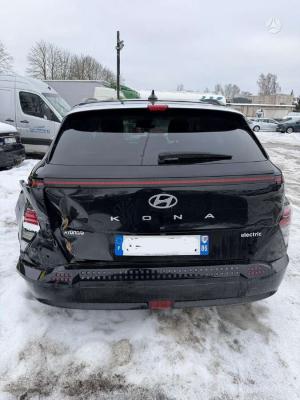 Black Hyundai Kona 2024 in Kaunas, with an engine capacity of 0.00 L and mileage of 21 thousand km for 10900 €, photo 4 on AUTOMOTO.COM.LV