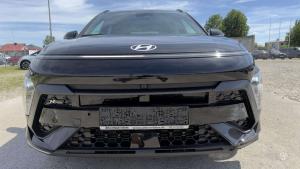 Melns Hyundai Kona 2024 Šauļi, ar dzinēja tilpumu 1.58 L un nobraukumu 41 tūkst. km par 19400 €, foto 3 vietnē AUTOMOTO.COM.LV