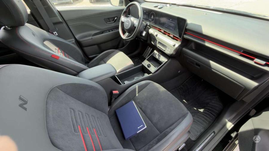 Melns Hyundai Kona 2024 Šauļi, ar dzinēja tilpumu 1.58 L un nobraukumu 41 tūkst. km par 19400 €, foto 15 vietnē AUTOMOTO.COM.LV