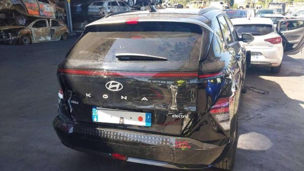 Black Hyundai Kona 2024 in Kaunas, with an engine capacity of 0.00 L and mileage of 20 thousand km for 8200 €, photo 4 on AUTOMOTO.COM.LV