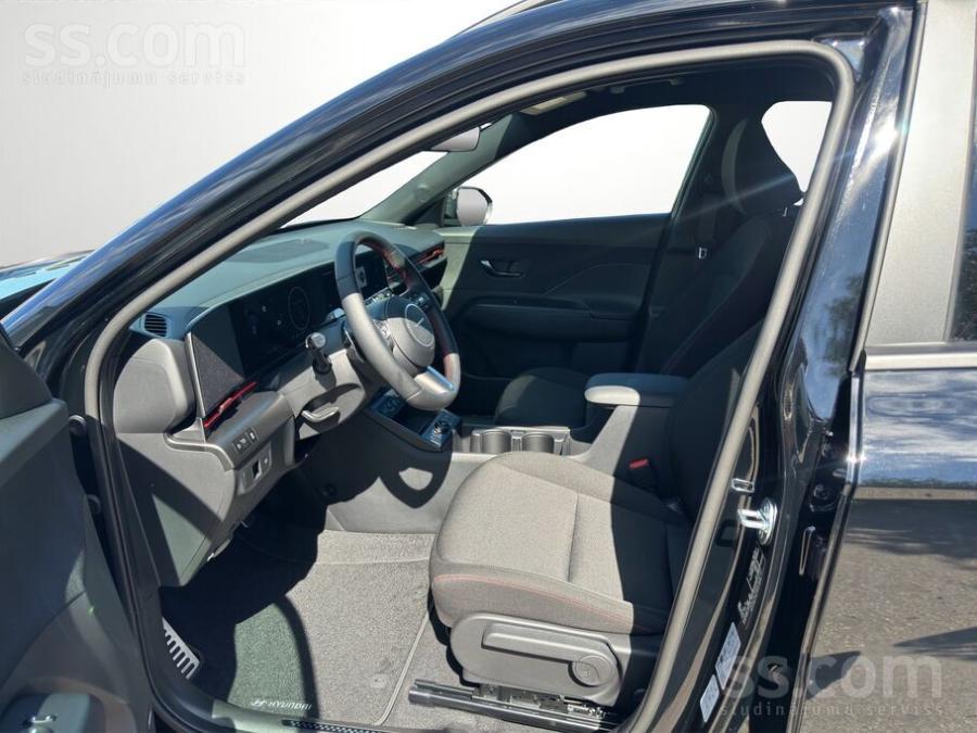 Black Hyundai Kona 2026 in Riga, with an engine capacity of 0.00 L and mileage of 0 thousand km for 43990 €, photo 10 on AUTOMOTO.COM.LV