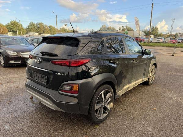 Black Hyundai Kona 2018 in Marijampole, with an engine capacity of 1.00 L and mileage of 216 thousand km for 7350 €, photo 5 on AUTOMOTO.COM.LV