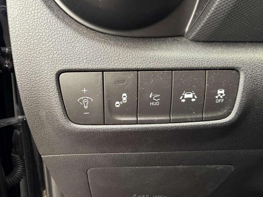 Melns Hyundai Kona 2018 Marijampole, ar dzinēja tilpumu 1.00 L un nobraukumu 216 tūkst. km par 7350 €, foto 12 vietnē AUTOMOTO.COM.LV