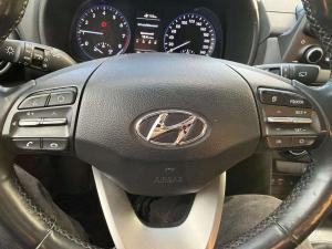 Melns Hyundai Kona 2018 Marijampole, ar dzinēja tilpumu 1.00 L un nobraukumu 216 tūkst. km par 7350 €, foto 13 vietnē AUTOMOTO.COM.LV