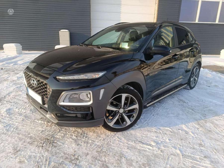 Black Hyundai Kona 2019 in Taurage, with an engine capacity of 1.00 L and mileage of 122 thousand km for 9799 €, photo 1 on AUTOMOTO.COM.LV