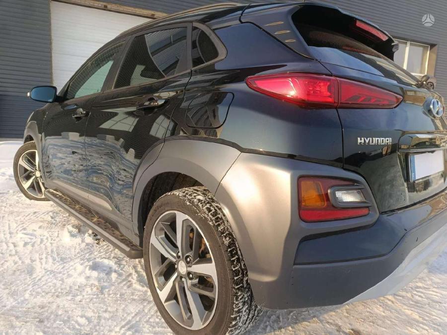 Black Hyundai Kona 2019 in Taurage, with an engine capacity of 1.00 L and mileage of 122 thousand km for 9799 €, photo 8 on AUTOMOTO.COM.LV