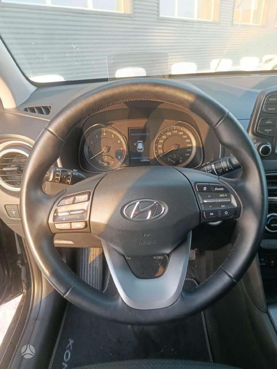Black Hyundai Kona 2019 in Taurage, with an engine capacity of 1.00 L and mileage of 122 thousand km for 9799 €, photo 17 on AUTOMOTO.COM.LV