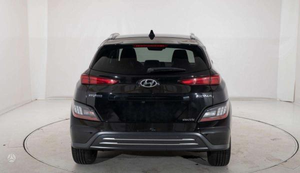 Black Hyundai Kona 2022 in Vilnius, with an engine capacity of 0.00 L and mileage of 133 thousand km for 16950 €, photo 6 on AUTOMOTO.COM.LV