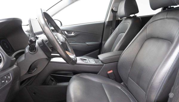 Black Hyundai Kona 2022 in Vilnius, with an engine capacity of 0.00 L and mileage of 133 thousand km for 16950 €, photo 7 on AUTOMOTO.COM.LV