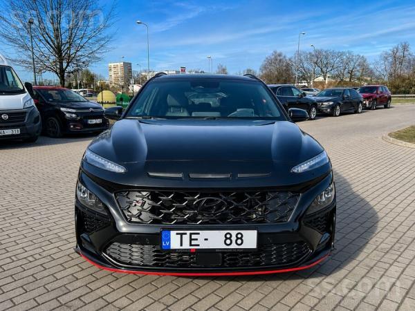 Melns Hyundai Kona 2024 Rīga, ar dzinēja tilpumu 2.00 L un nobraukumu 13 tūkst. km par 29200 €, foto 2 vietnē AUTOMOTO.COM.LV
